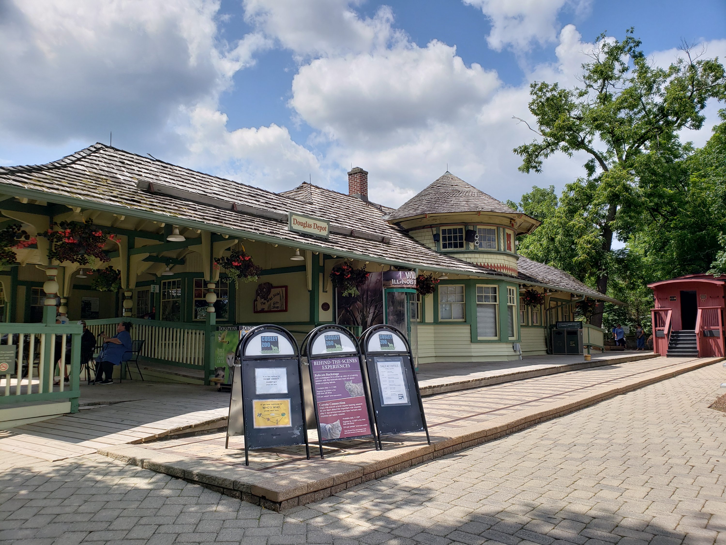 Philips vs Cosley Zoo - life thru my hazel eyes